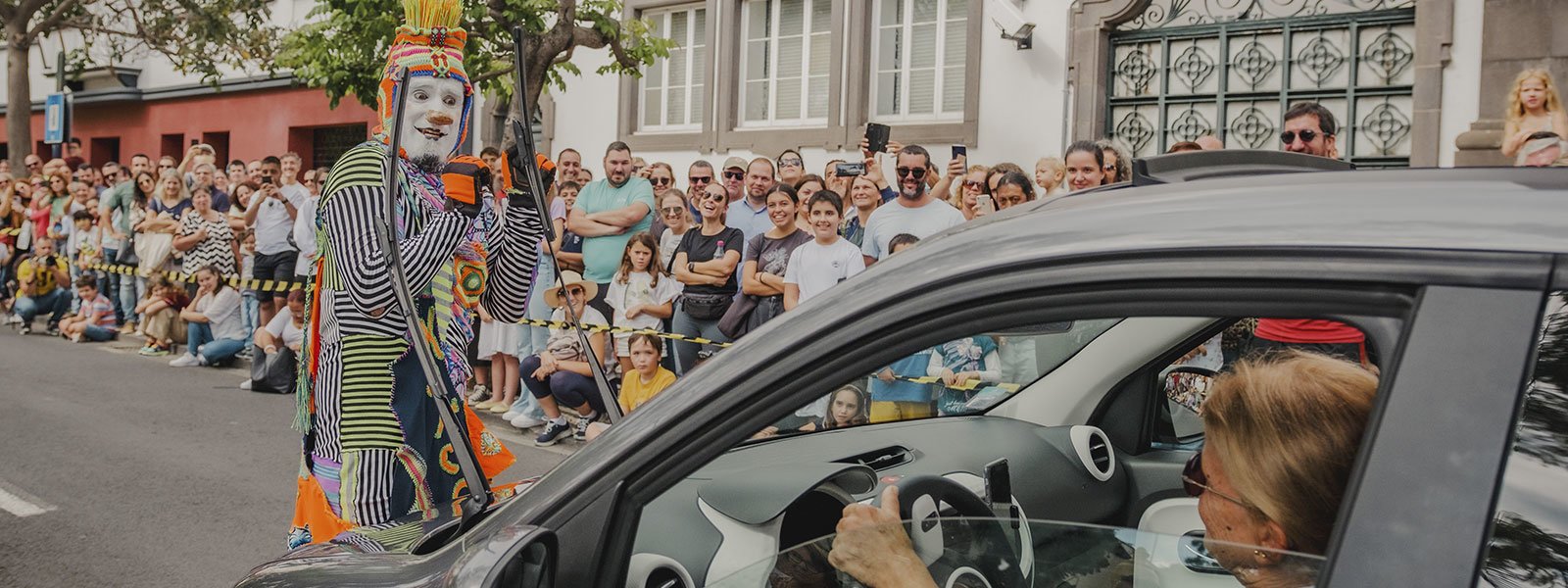 El Coche - Karcocha :: Clown, Street theatre
