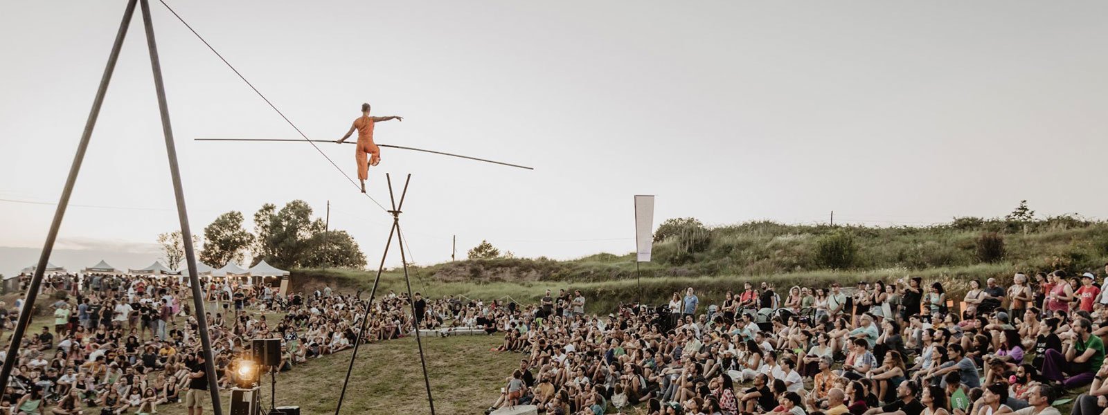 H - La Corcoles :: Circus, Tightrope walking